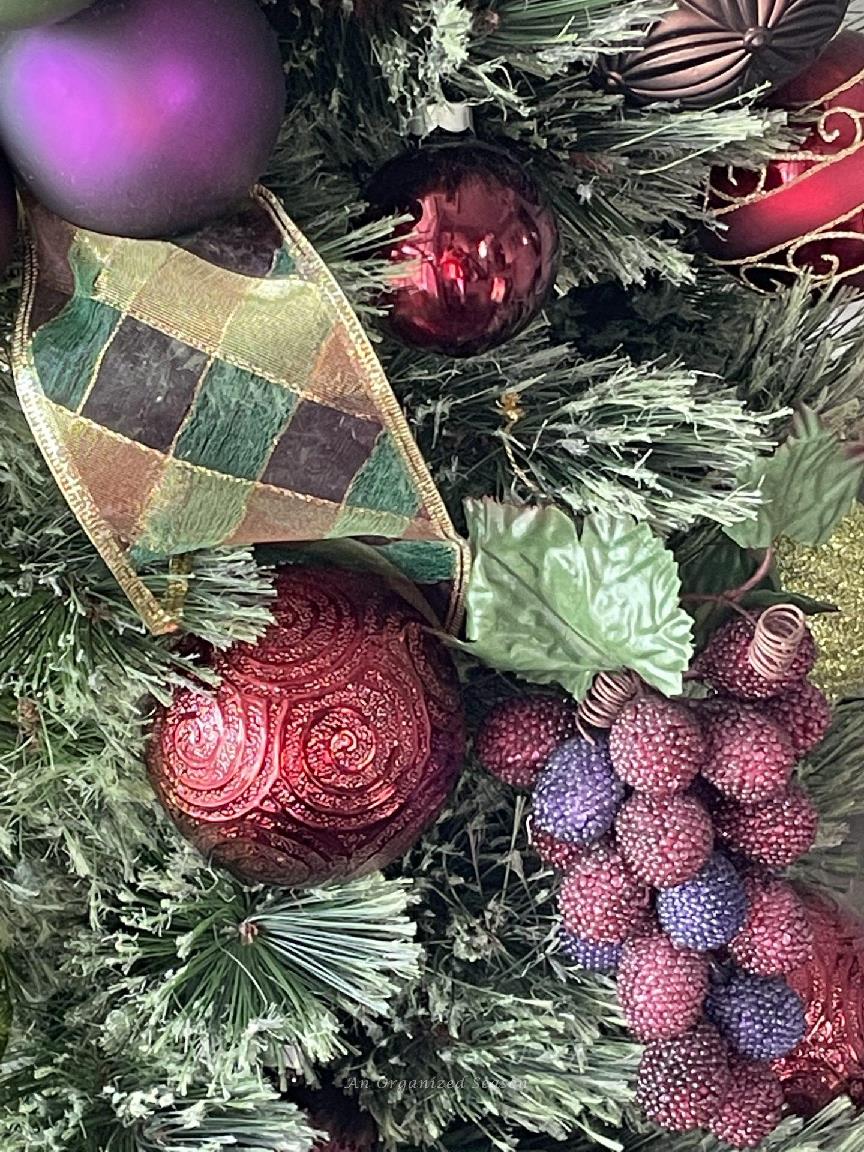 How to Decorate for Christmas with Inspiration from a Wreath - An ...