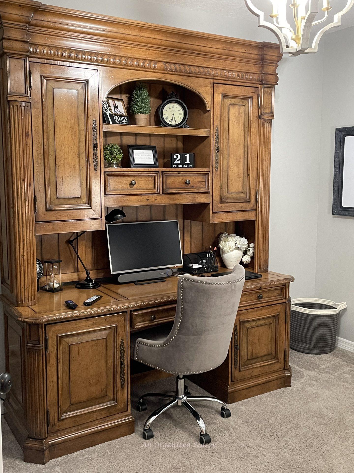Great Ideas to Organize a Desk - An Organized Season
