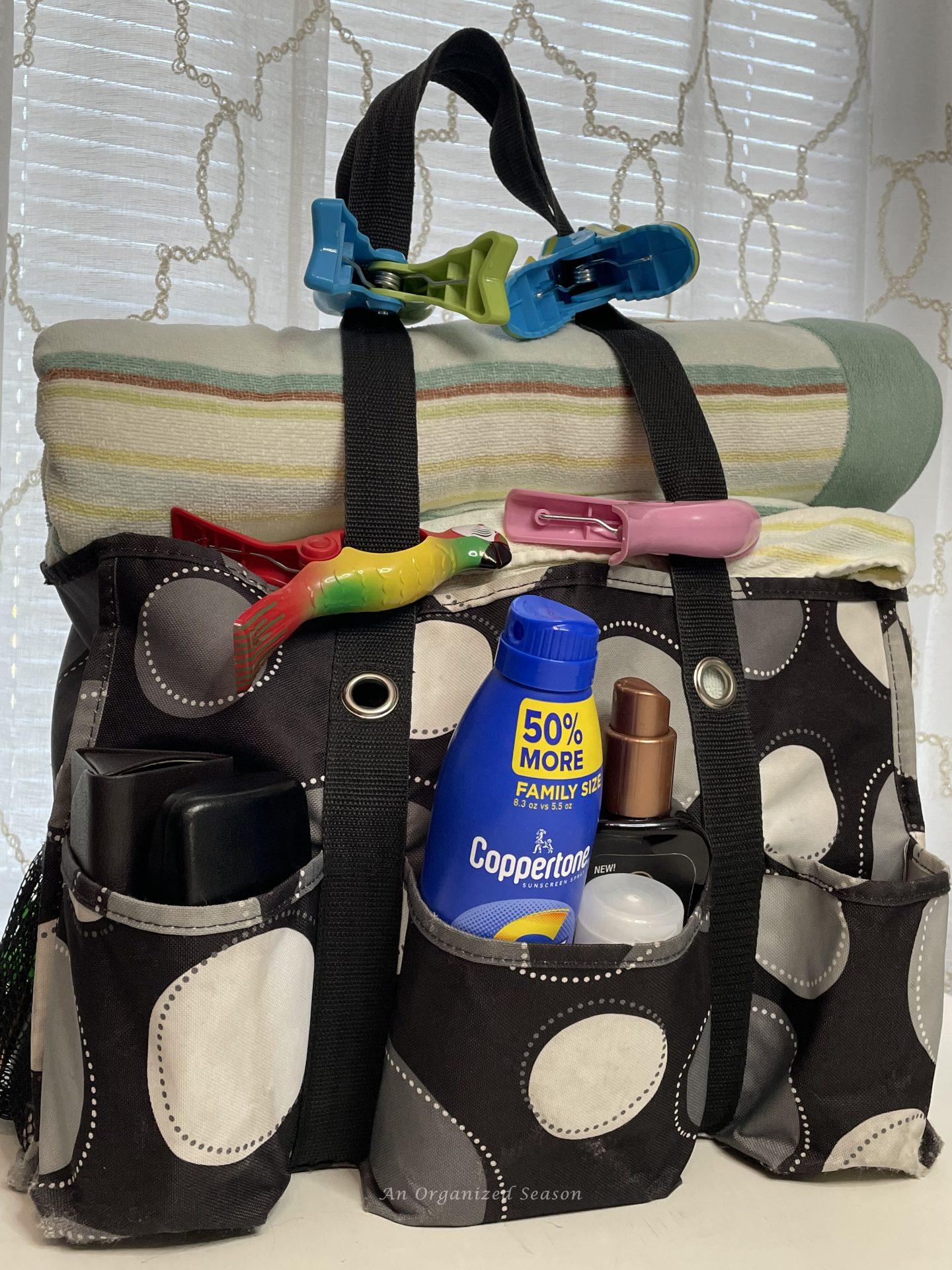 Practical Tips to Organize a Pool Bag - An Organized Season