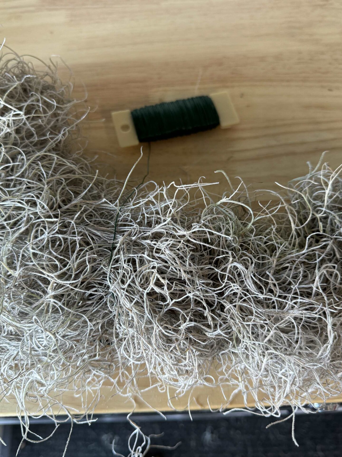How to Make a Foraged Spanish Moss Wreath - An Organized Season