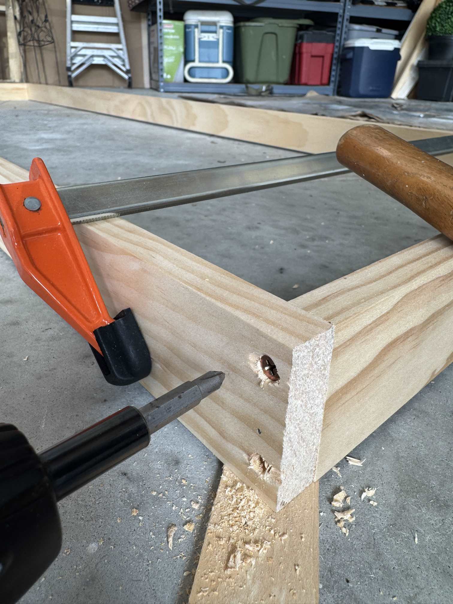 How to Make a DIY Plate Rack For a Kitchen - An Organized Season