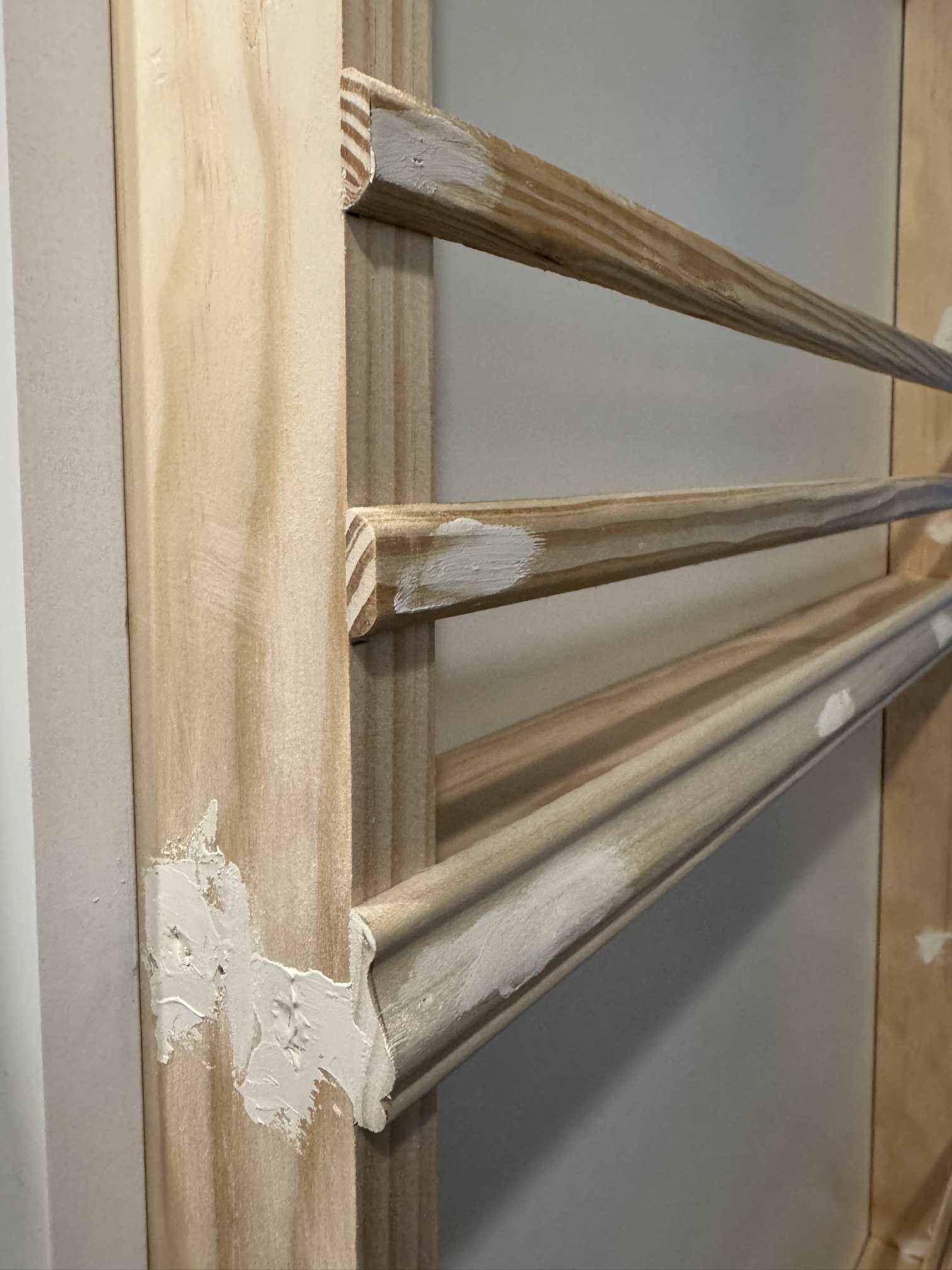 How to Make a DIY Plate Rack For a Kitchen - An Organized Season