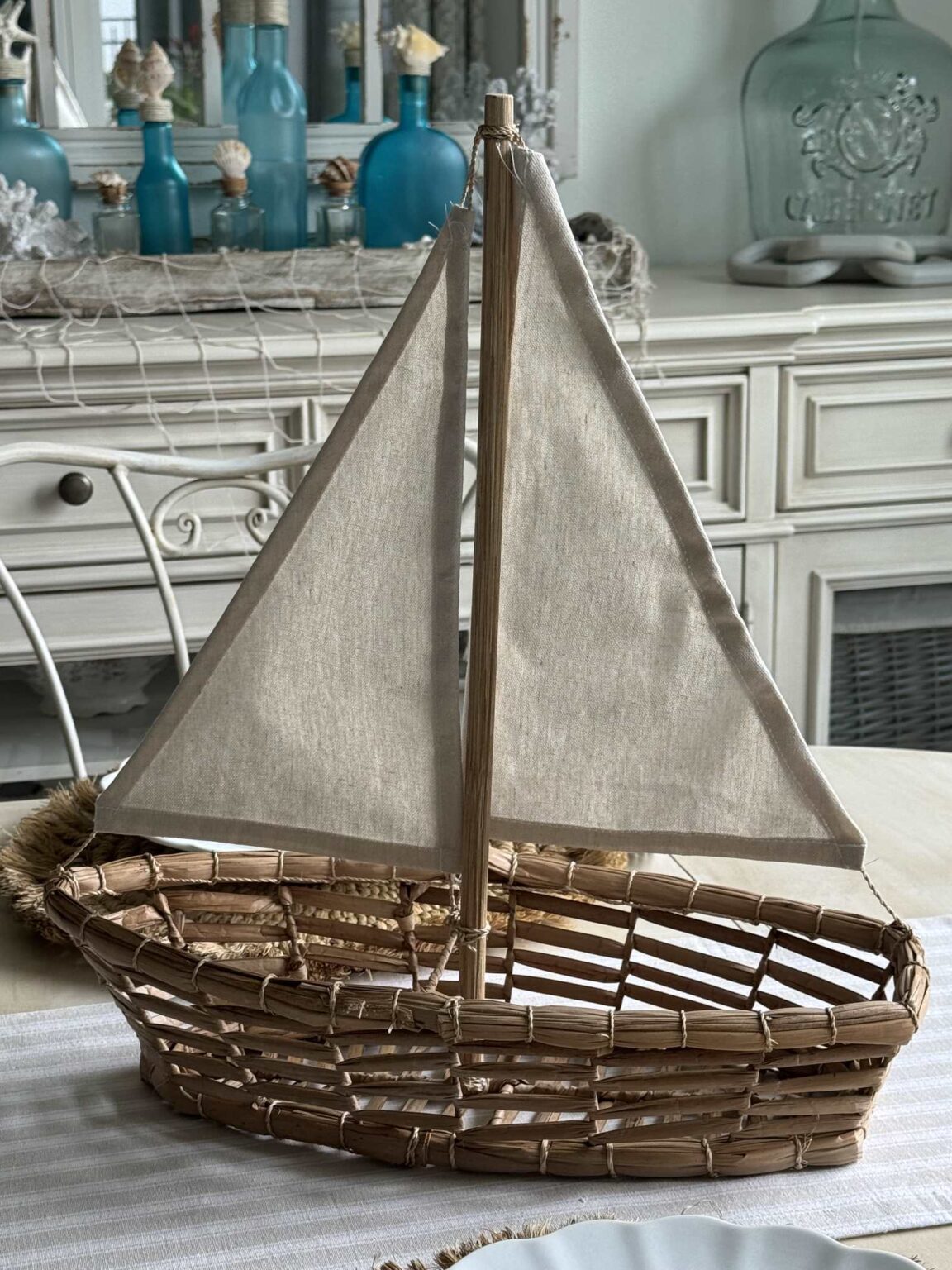 Create a Beautiful Nautical Table with These Easy Decor Ideas - An ...