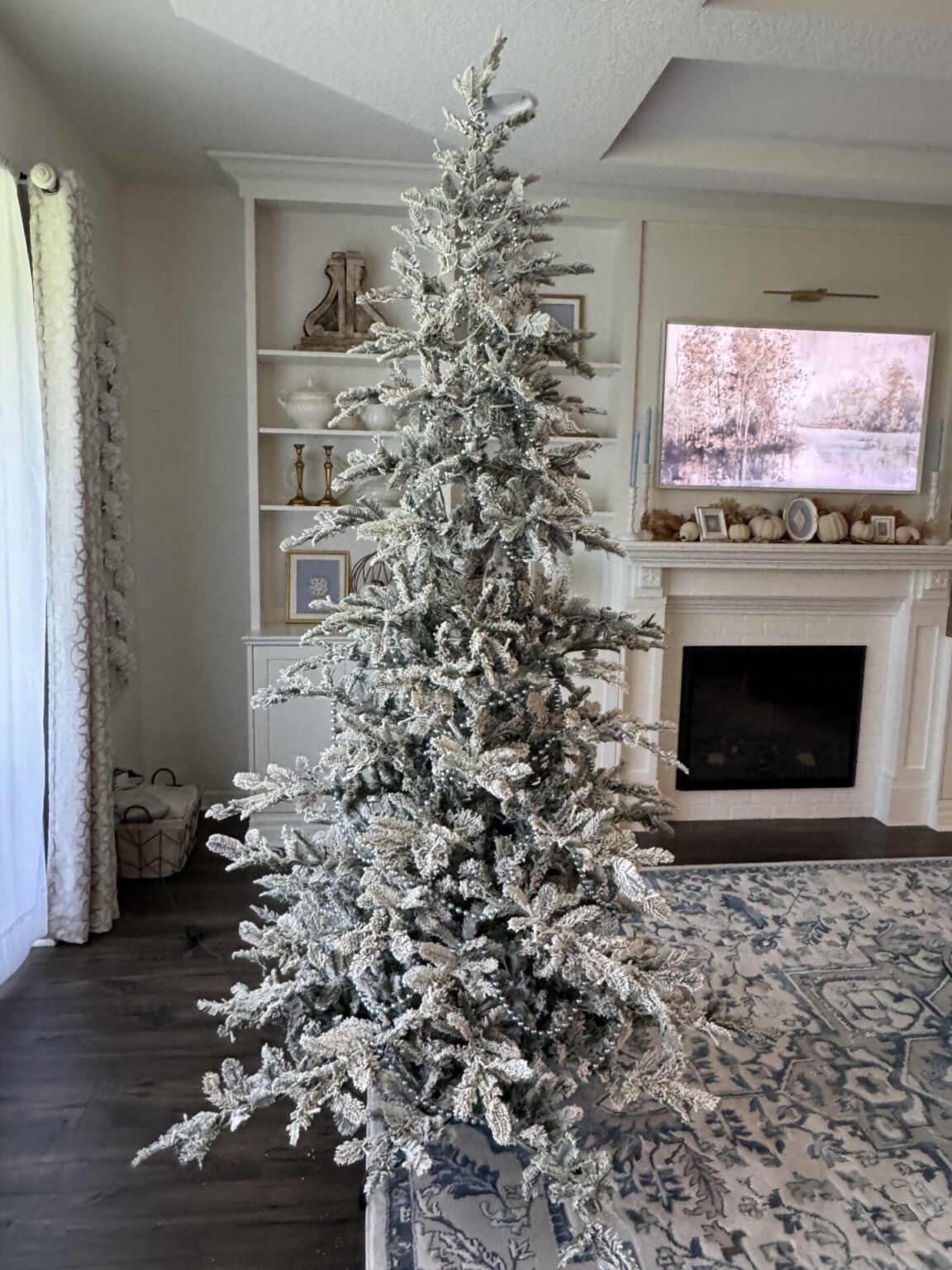 How to Decorate a Christmas Tree: Easy Step-by-Step Guide - An ...